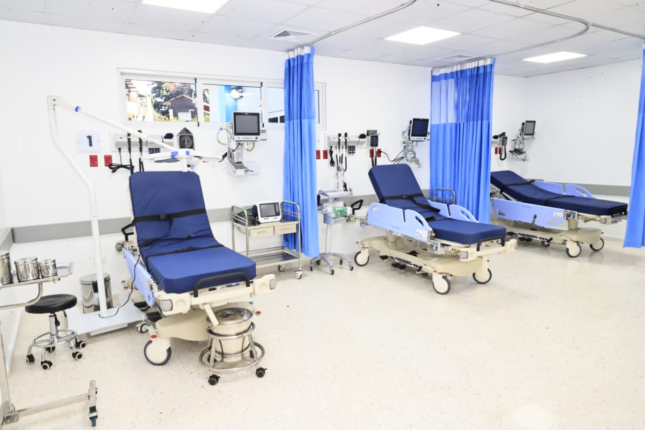 Presidente Abinader entrega Emergencia y remozamiento del Hospital ...